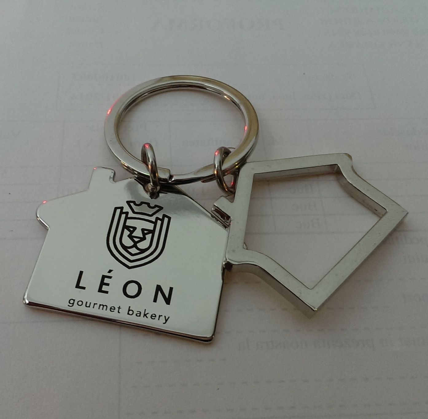 Breloc in forma de casa din metal - Brelocuri - Materiale promotionale ...